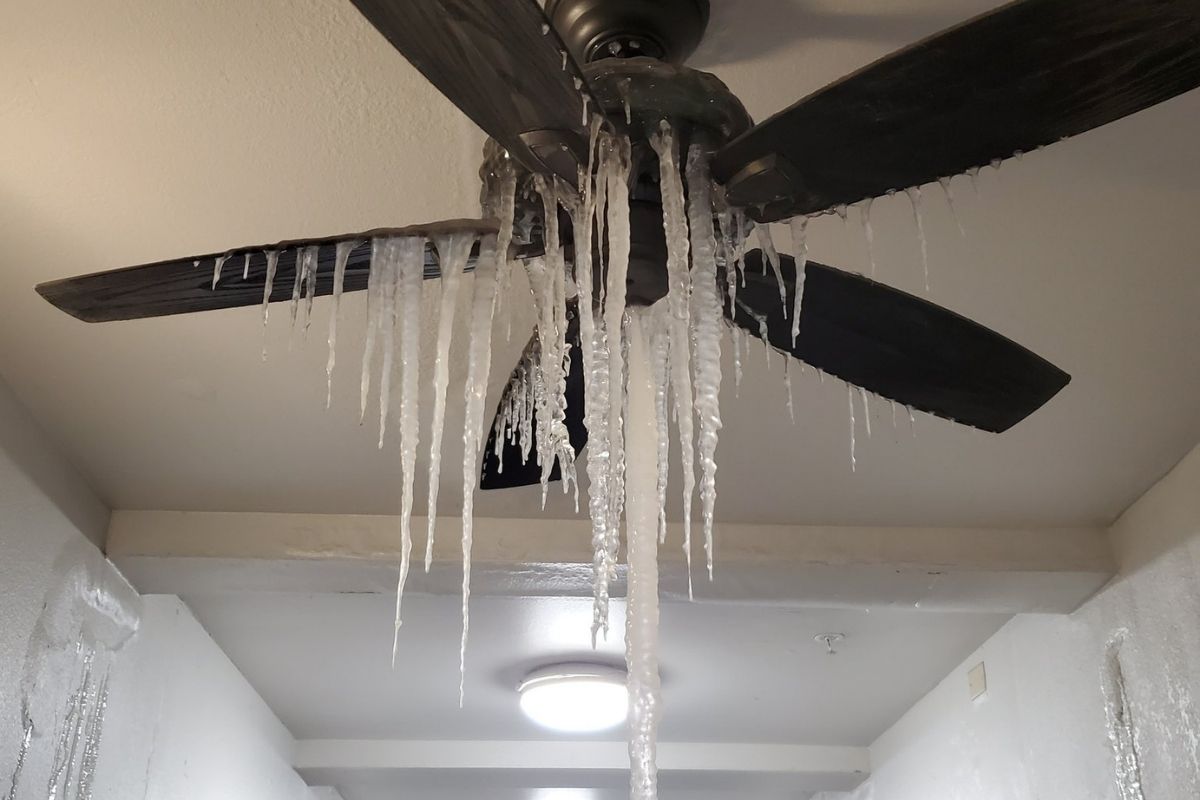 Frozen Toilets to Icicles from Fans: 10 Photos That Show How Cold it is ...