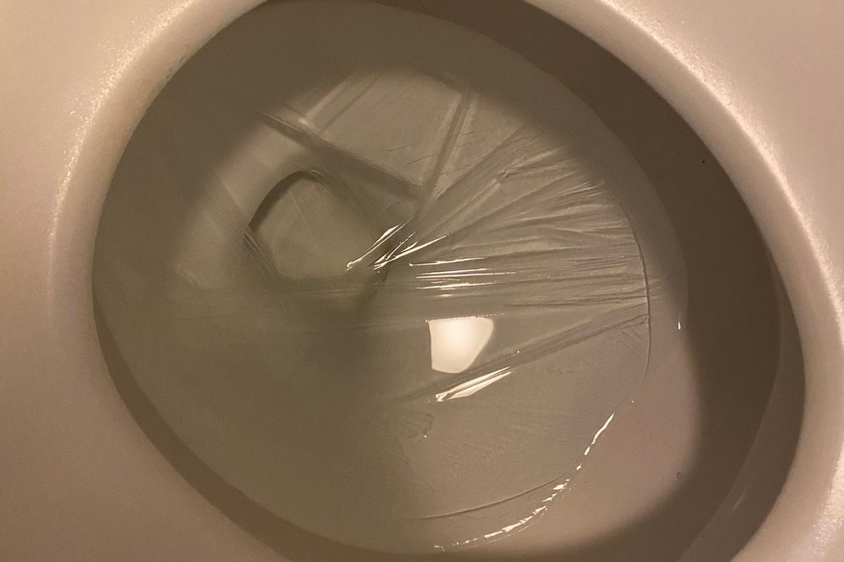 Frozen Toilets to Icicles from Fans: 10 Photos That Show How Cold it is ...
