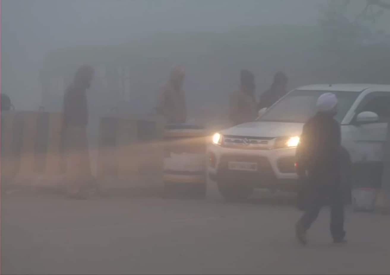 Dense Fog Engulfs Delhi-NCR, Visibility Remains Low; See Pics - News18