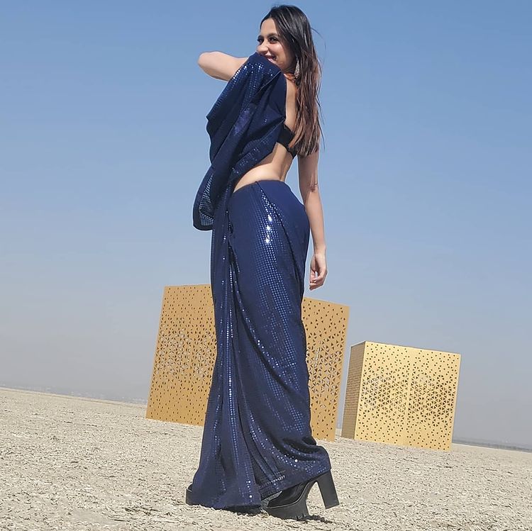 Sanjeeda Shaikh Flaunts Her Sexy Curves, Take A Look At Her Sizzling ...