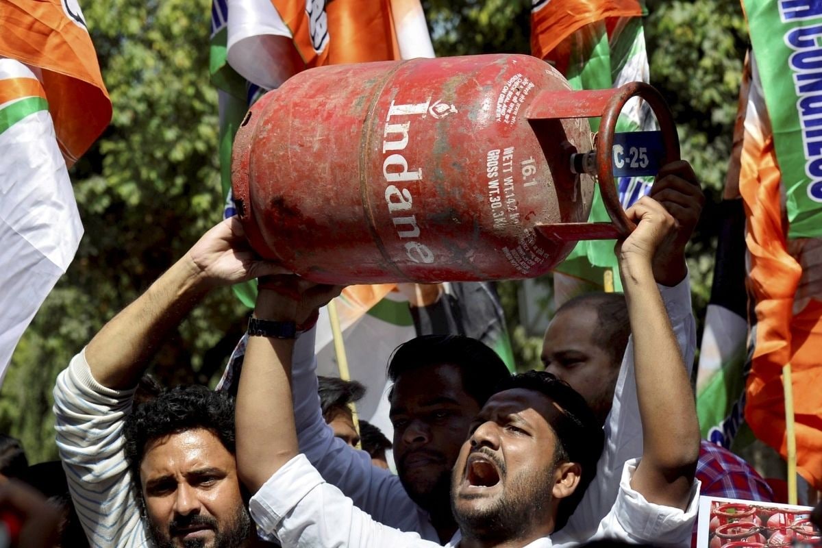 Fuel Price Hike: Youth Congress Stages Protest Outside Smriti Irani's ...