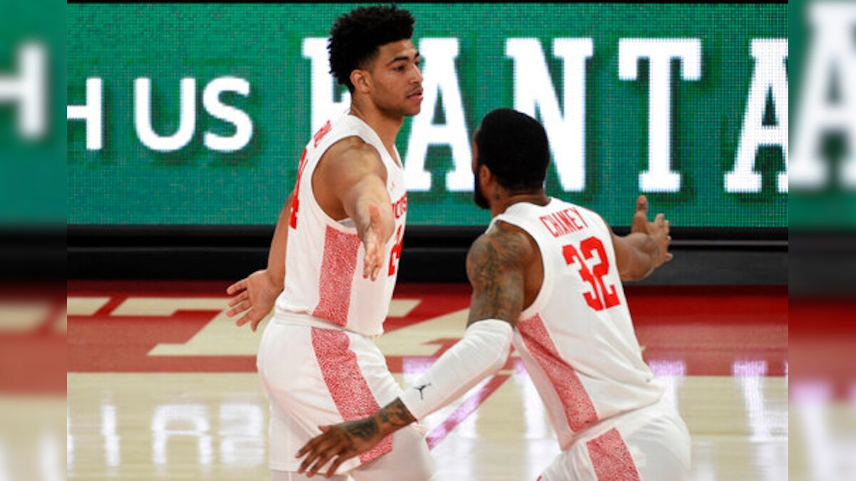 Grimes Scores 20, No. 6 Houston Routs Cincinnati 90-52