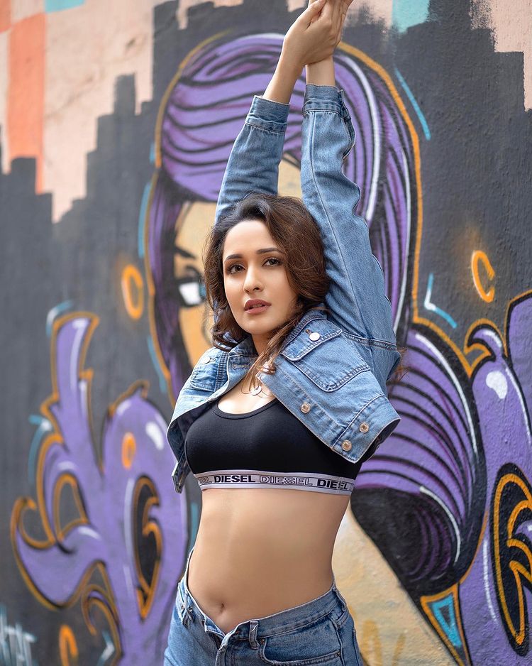 These Jaw-dropping Images of South Actress Pragya Jaiswal Are Too Hot to be Missed! - News18