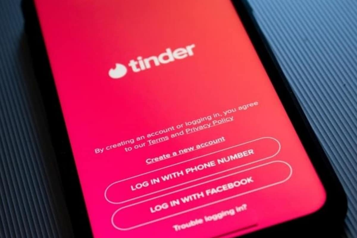 What Makes People Looking for a Potential Partner Swipe Right on Tinder?