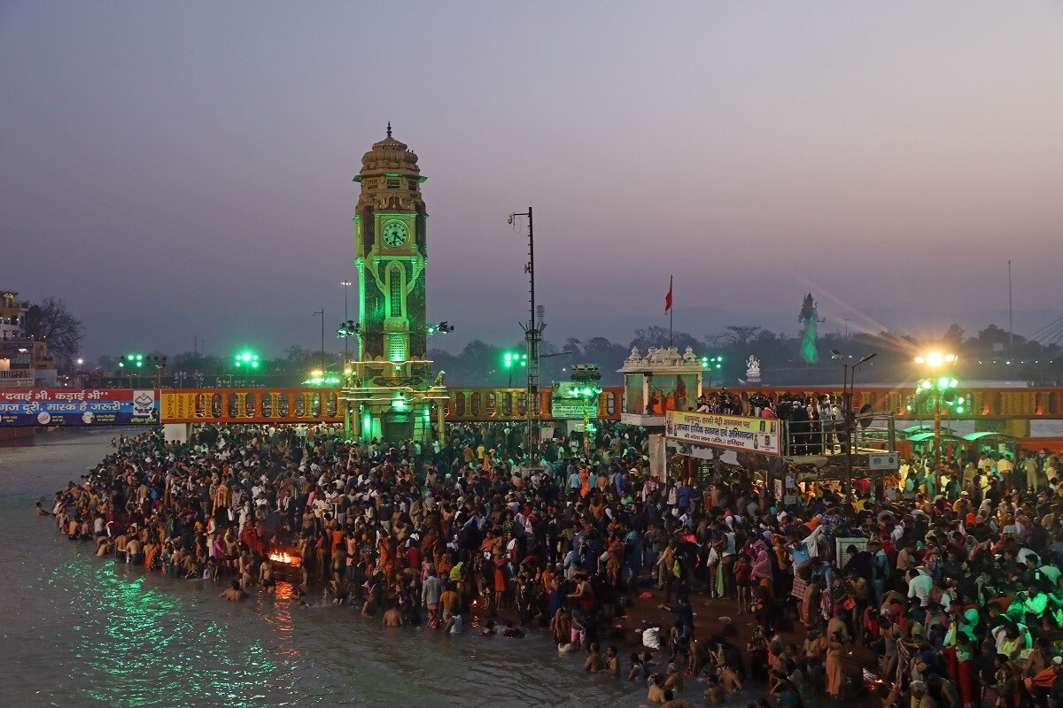 Haridwar Kumbh Mela: Thousands of Devotees Take Holy Dip in Ganga River ...