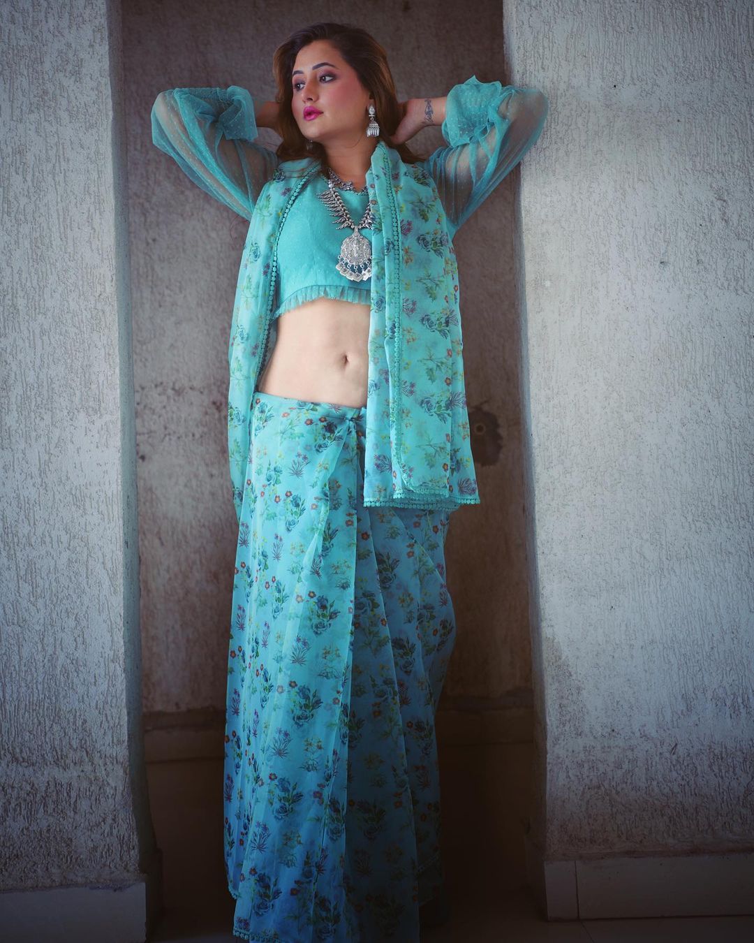 Rashami Desai Goes Bold In Sensual Black Dress, See Her Oozing Oomph In ...