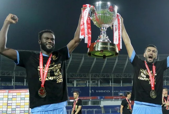 In Pics | Mumbai City FC Celebrate Winning the ISL 2020-21 Trophy - News18