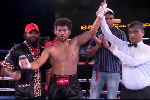 Neeraj Goyat Knocks Out Sandeep Kumar in Welterweight Pro Boxing - News18