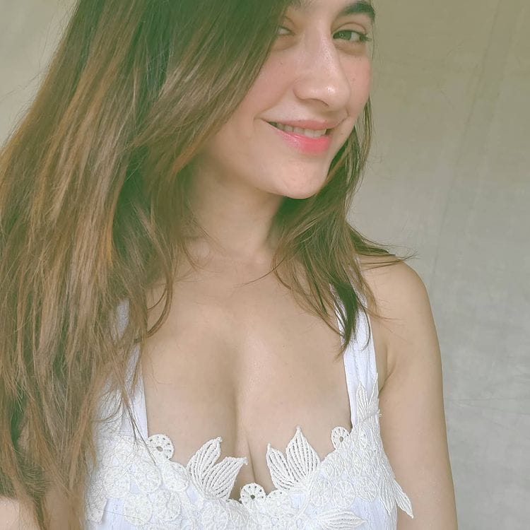 Sanjeeda Shaikh Is An Absolute Stunner, See The Actress Flaunting Her Sexy Curves - News18