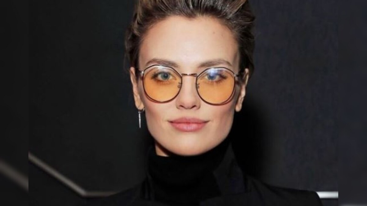 'Batwoman' Casts Wallis Day as Kate Kane - News18