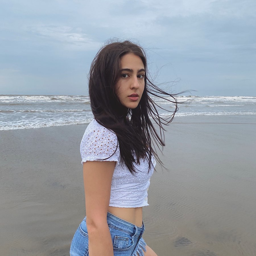 Sara Ali Khan Shows Off Her Curves In These Sexy Pictures Take A Look At The Diva News18