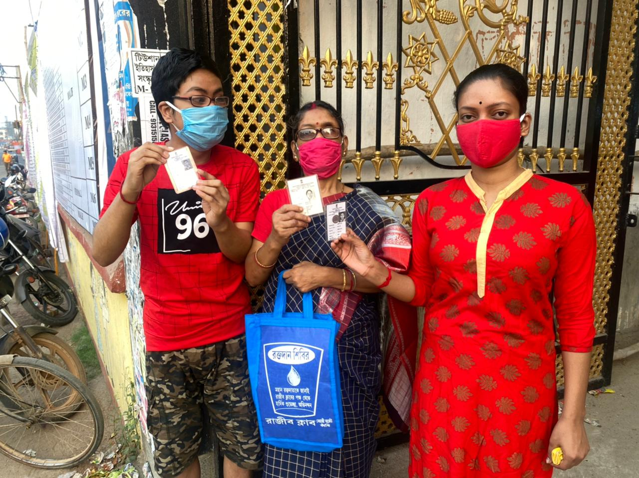 Phase 1 Voters in Assam, Bengal Queue Up at Polling Booths Early ...