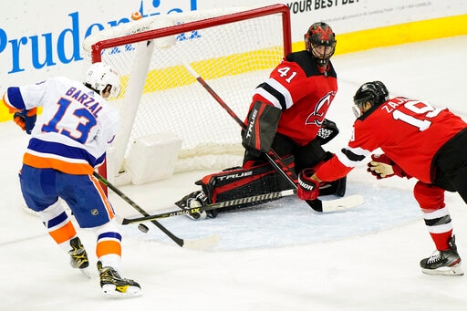 Islanders Beat Devils 3-2 In SO For 9th Straight Win