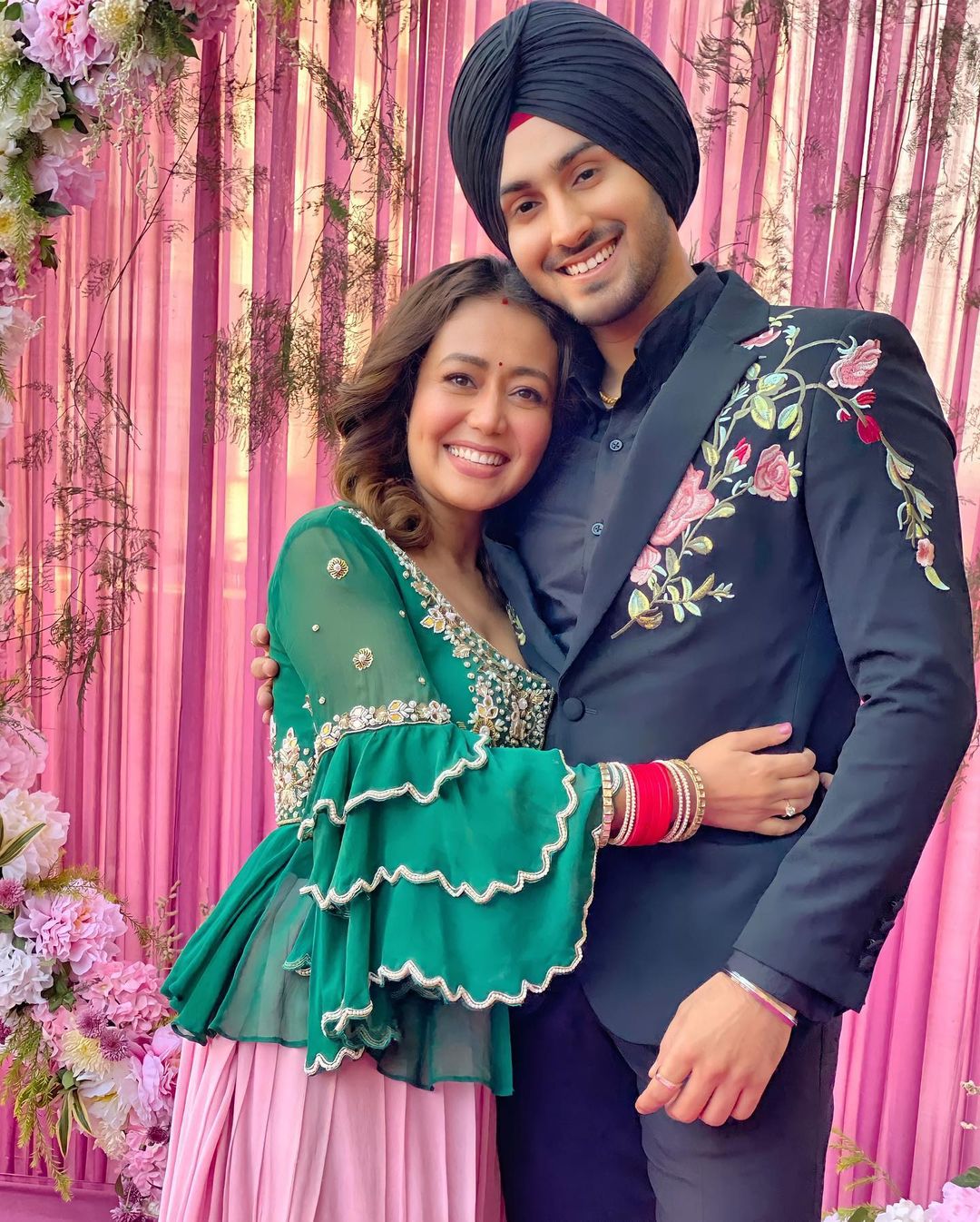 Neha Kakkar And Rohanpreet Singh Set Major Couple Goals, See Their Cute ...