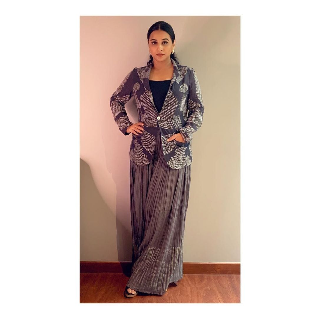 Vidya Balan Looks Glamorous In Shimmery Gown With Plunging Neckline ...