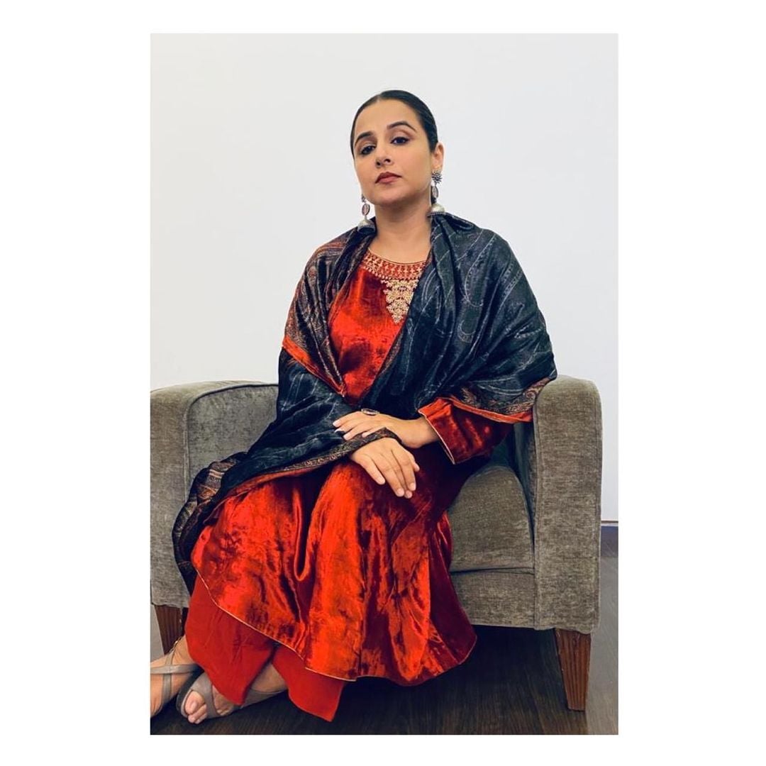 Vidya Balan Looks Glamorous In Shimmery Gown With Plunging Neckline ...