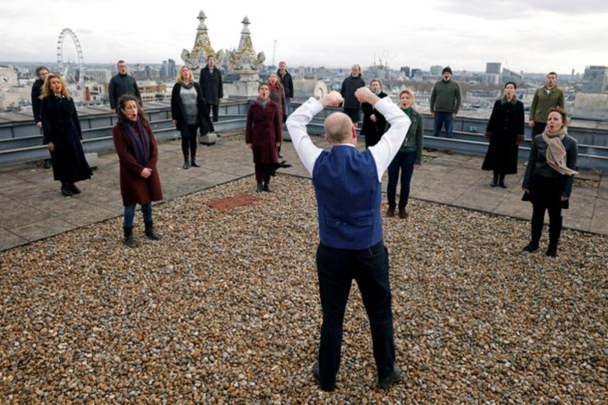 Royal Opera Chorus Reunites After a Year for Performance on London ...