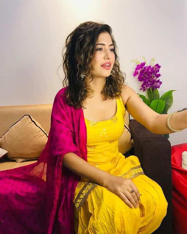 'Mirzapur' Actress Poonam Rajput Turns Up The Heat On Social Media, See ...