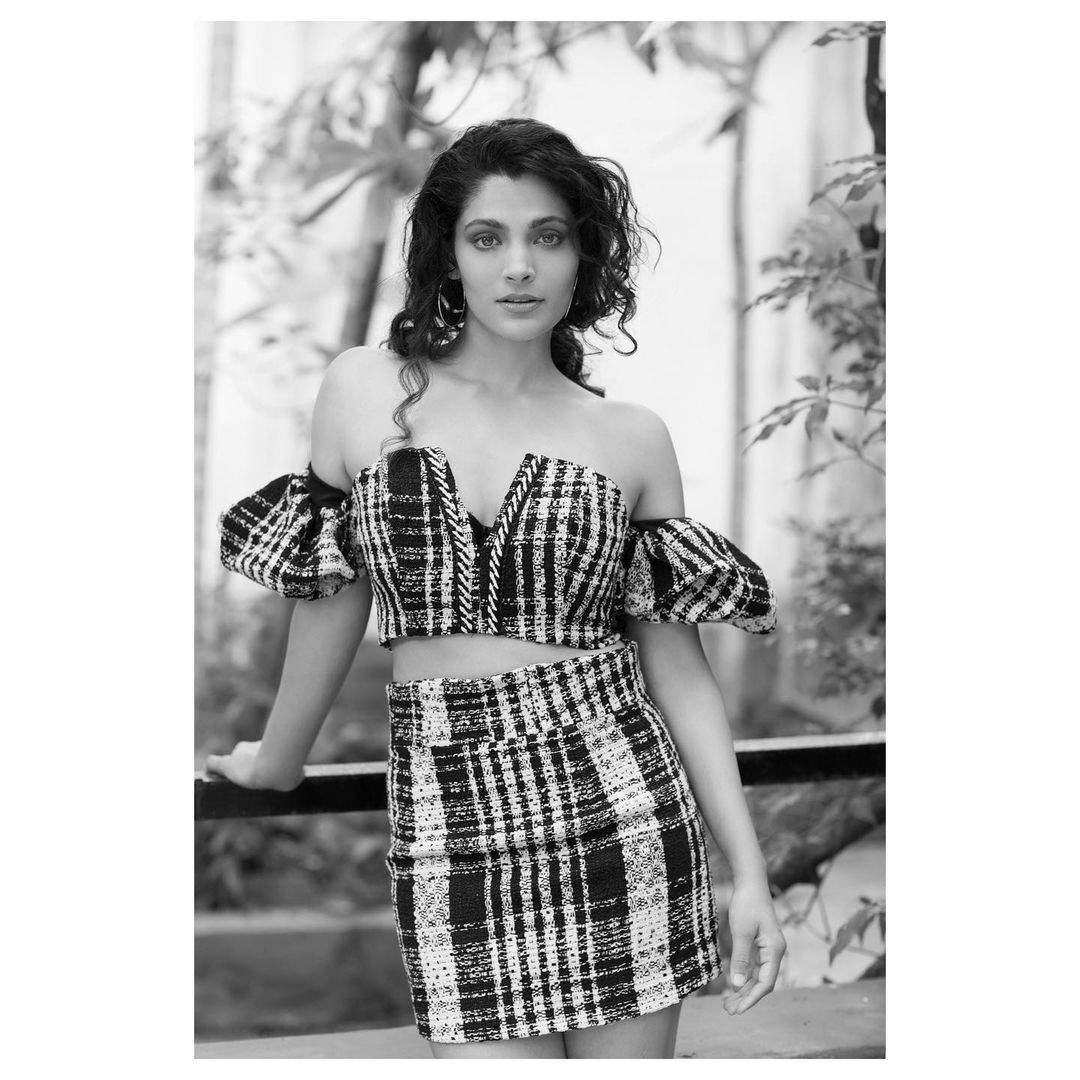 Saiyami Kher's Hottest Feature Are Her Curls, Check Out Diva Flaunt ...