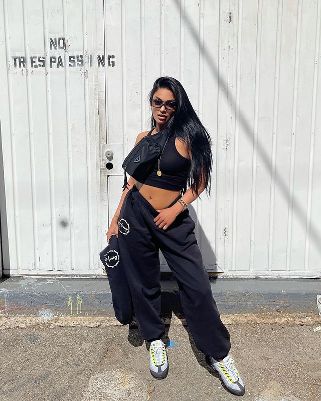 Southern Beauty Chandrika Ravi Shares Smouldering Photos On Social ...