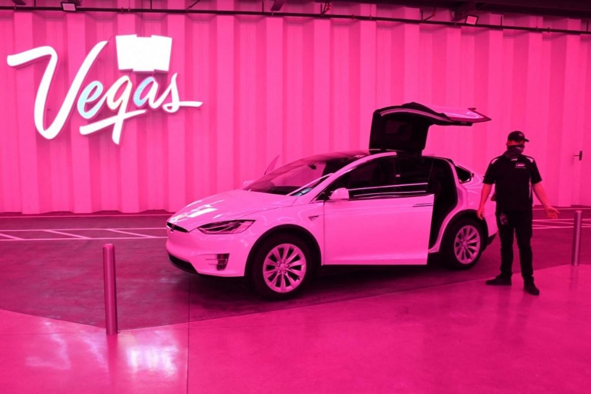 Elon Musk's Las Vegas Tesla Tunnel is Straight Out of an Amusement Park ...