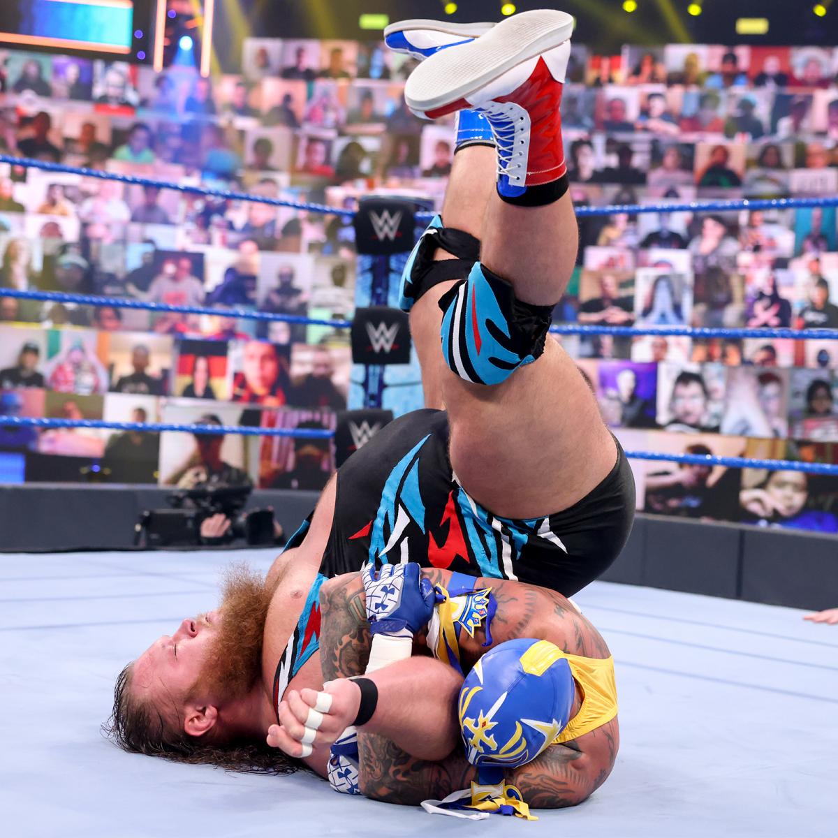 WWE SmackDown Results: Cesaro Stands Up to Roman Reigns, Gets Attacked ...