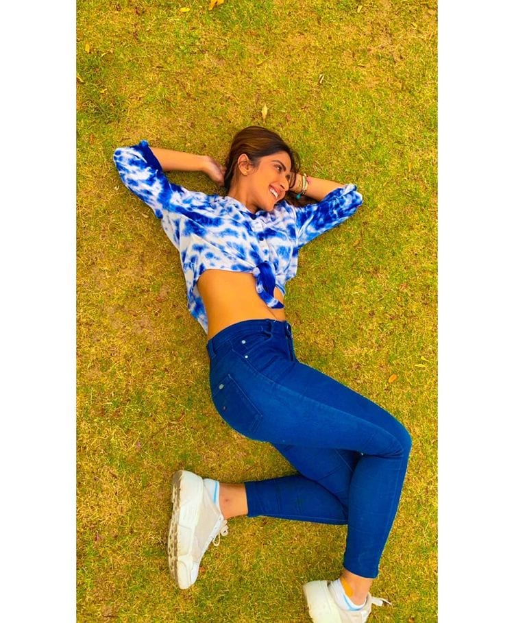 Pranutan Bahl Makes Heads Turn As She Looks Stunningly Sexy In These ...