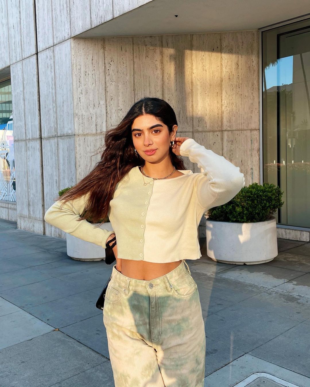 Khushi Kapoor's Sunkissed Photos Are To Die For, See The Star Kid's ...