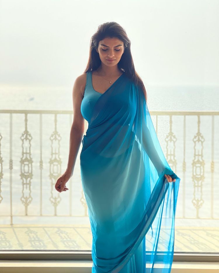 Anveshi Jain's Sexy Looks Break The Internet Time And Again, Check Out Her Bold Pics - News18