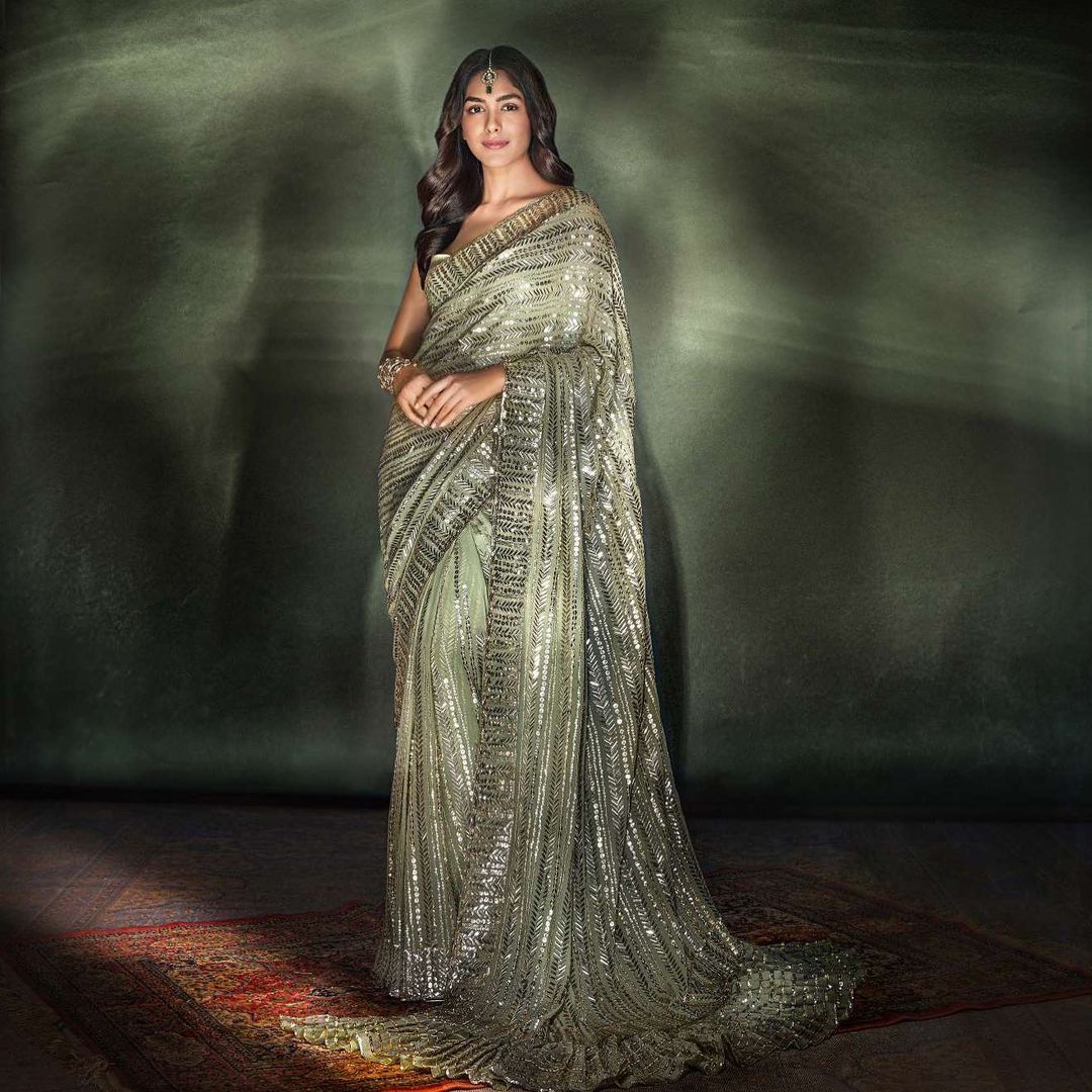 Mrunal Thakur Turns Up The Heat In Her Latest Photo On Instagram, Take ...