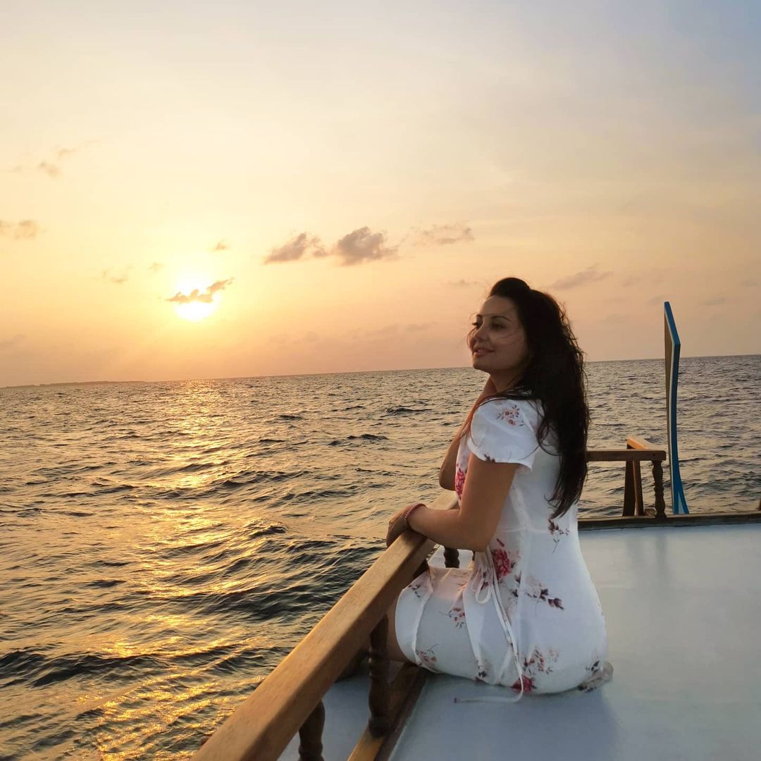 Minissha Lamba Looks Sexy In Bikini, Diva's Drool-worthy Pics Leave ...