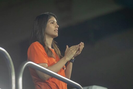 Kaviya Maran Smiles And SRH Fans Are Delighted Following Nine-Wicket ...