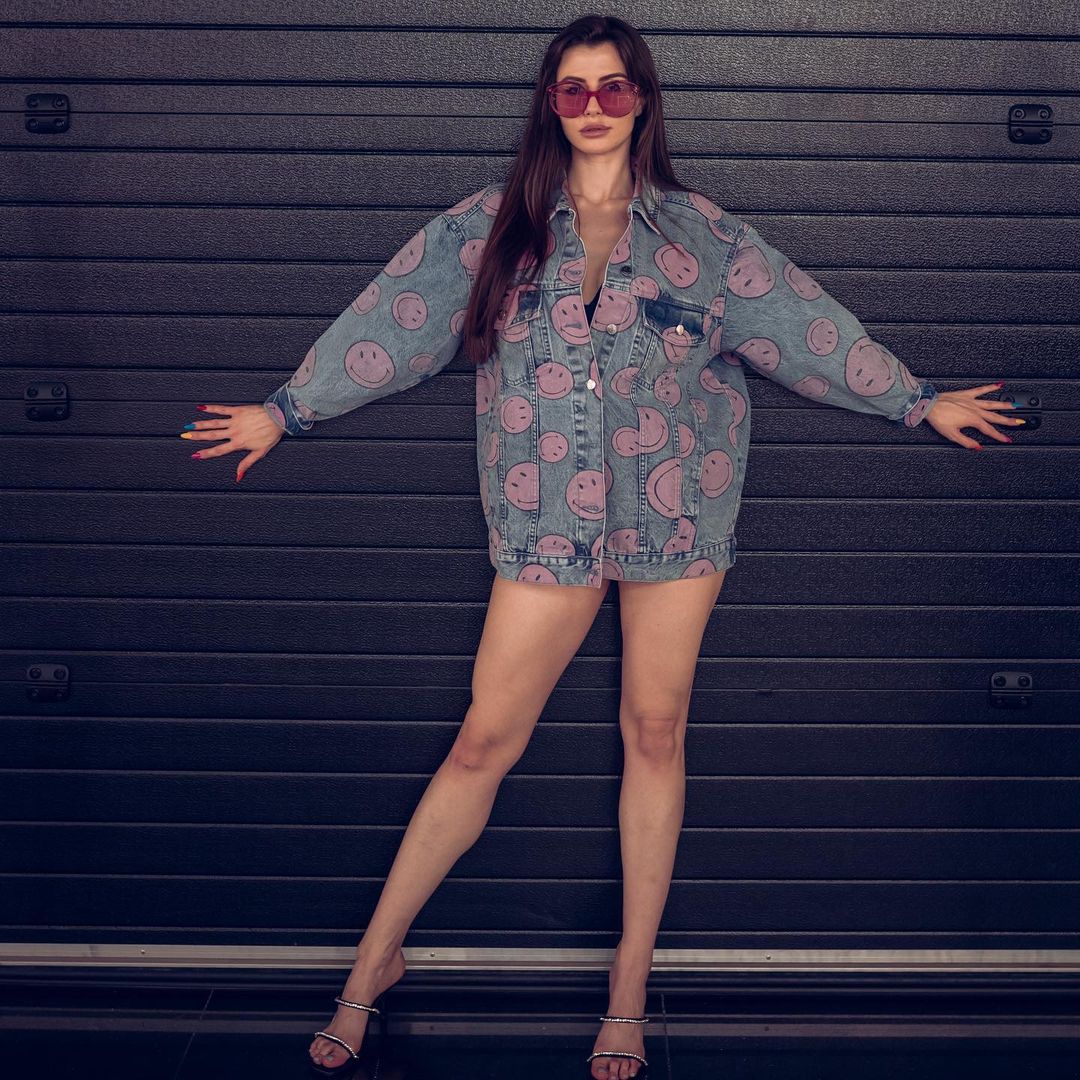 Giorgia Andriani Makes Heads Turn As Diva Flaunts Her Sexy Curves In