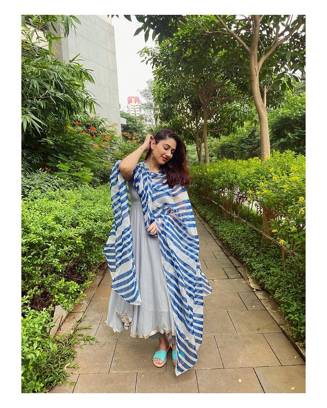 Disha Parmar's Hottest Looks In Ethnic Wear, Check Out The Diva ...