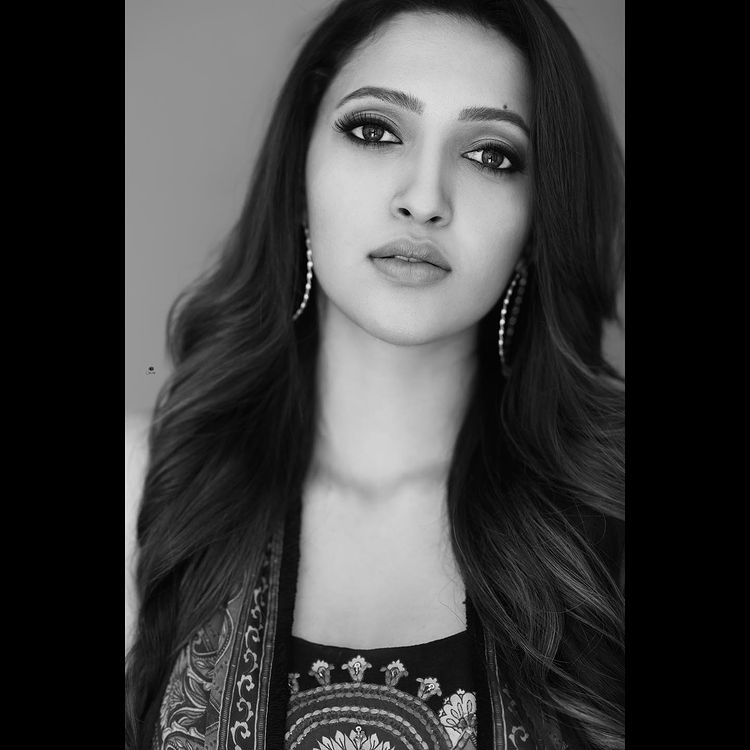 Southern Beauty Neha Shetty Stuns With Her Stellar Pictures On Social ...
