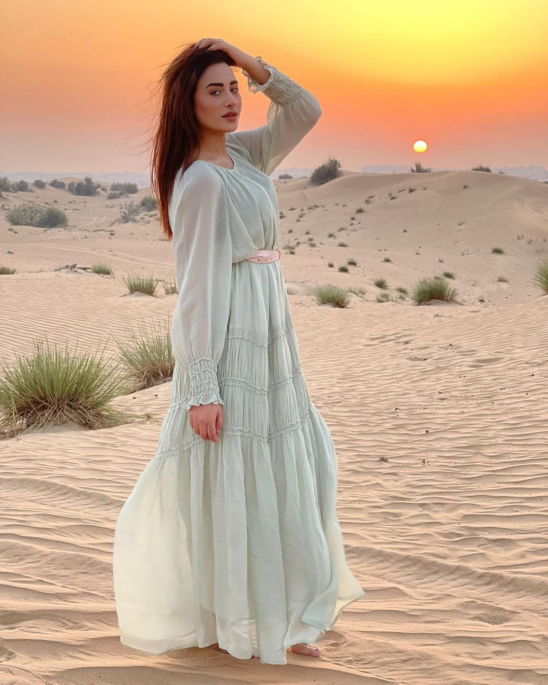 Mahira Sharma Looks Gorgeous Against The Setting Sun, See The Diva's ...