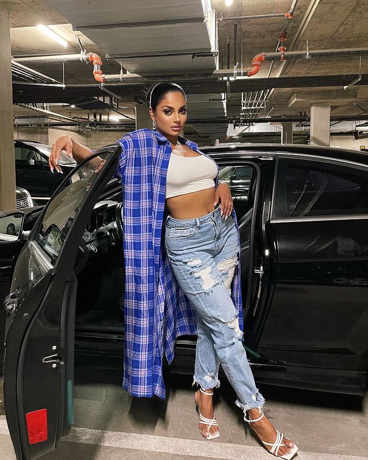 Chandrika Ravi Goes Topless, Redefines Hotness In Sexy Lingerie ...