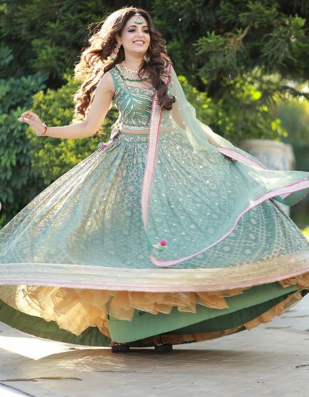 Sugandha Mishra Oozes Bridal Swag in New Pics from Wedding with Sanket ...