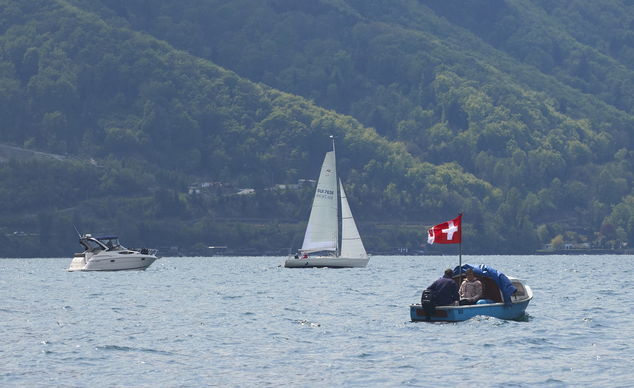 In Photos: Hundreds of Boats Line Up on Lake Geneva in French-Swiss ...