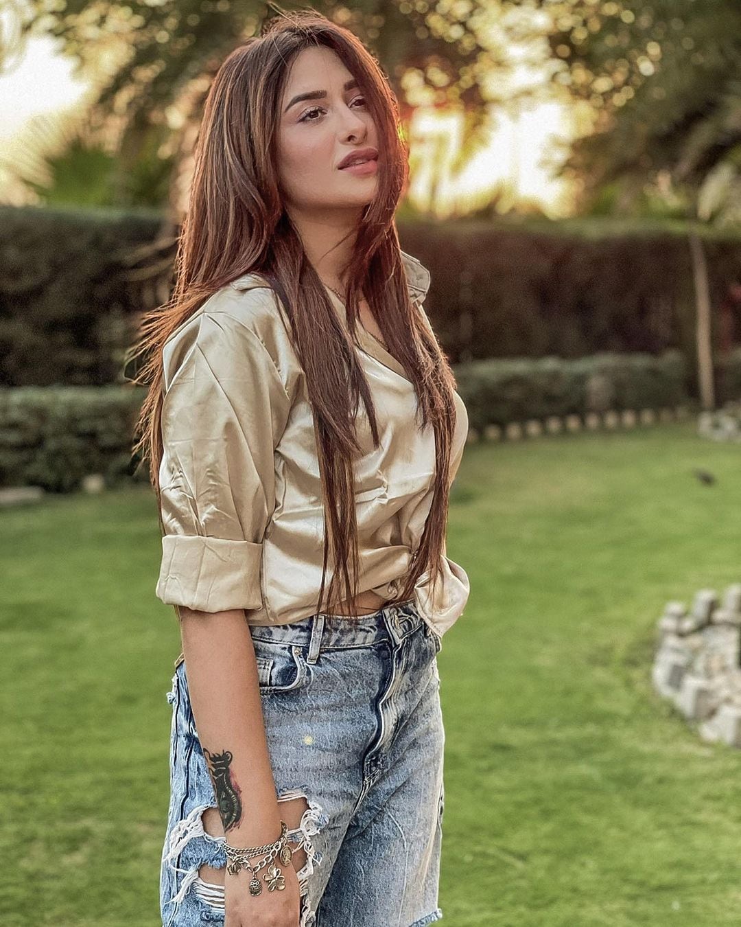 Mahira Sharma Takes Internet By Storm With Attractive Looks, Check Out ...