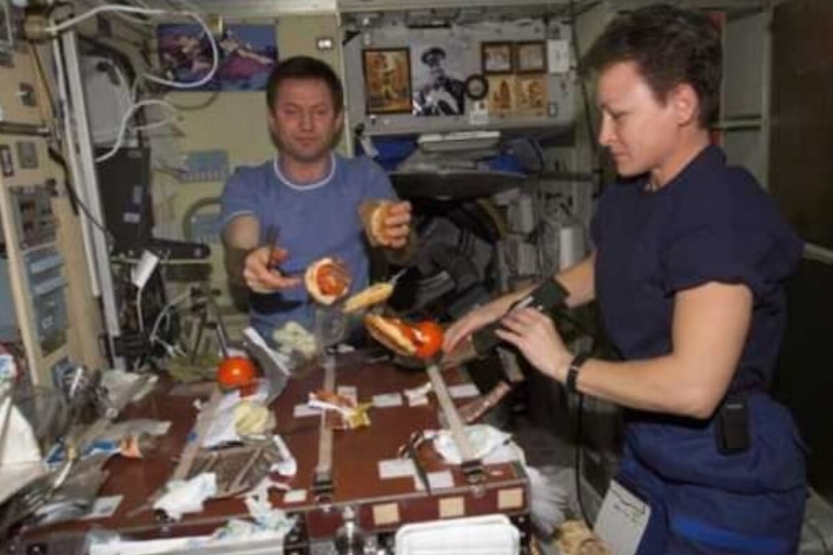 Space Farming: Here's What NASA is Doing to Water Plants on ...