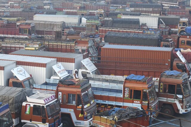 Maharashtra Govt Exempts Truckers From Rt Pcr Test For Entering State