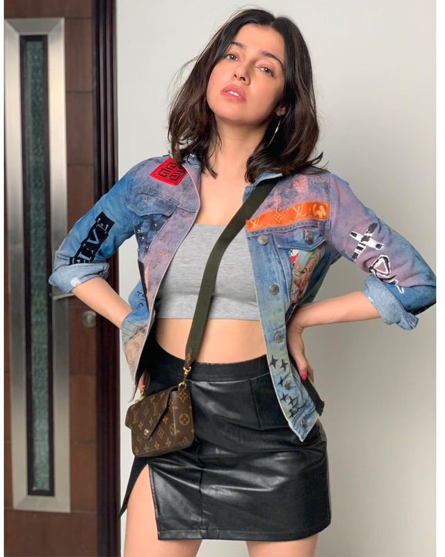 Divya Khosla Kumar Flaunts Toned Body In Stylish Athleisure, See Her ...
