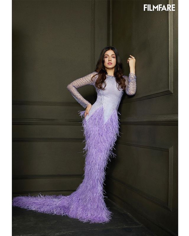 Divya Khosla Kumar Flaunts Toned Body In Stylish Athleisure, See Her ...