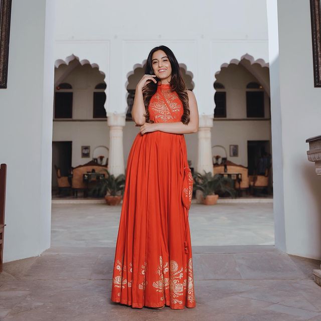 Srishty Rode Looks Mesmerising In Sparkly Dress, See The Diva Slaying ...