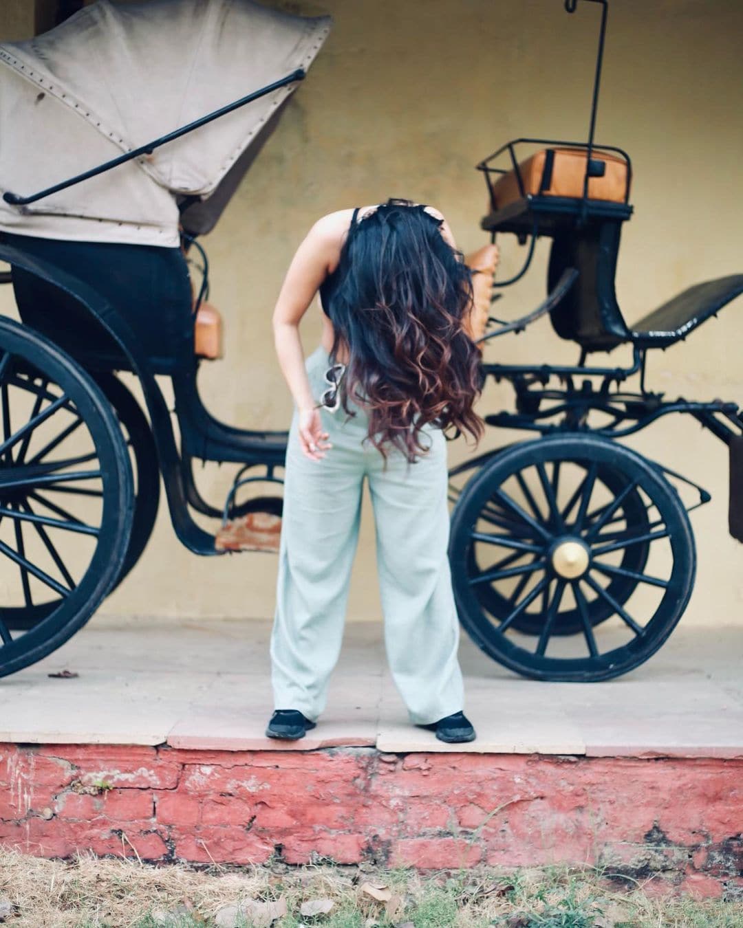 Soundarya Sharma Raises Temperature As Diva Flaunts Perfect Hourglass ...