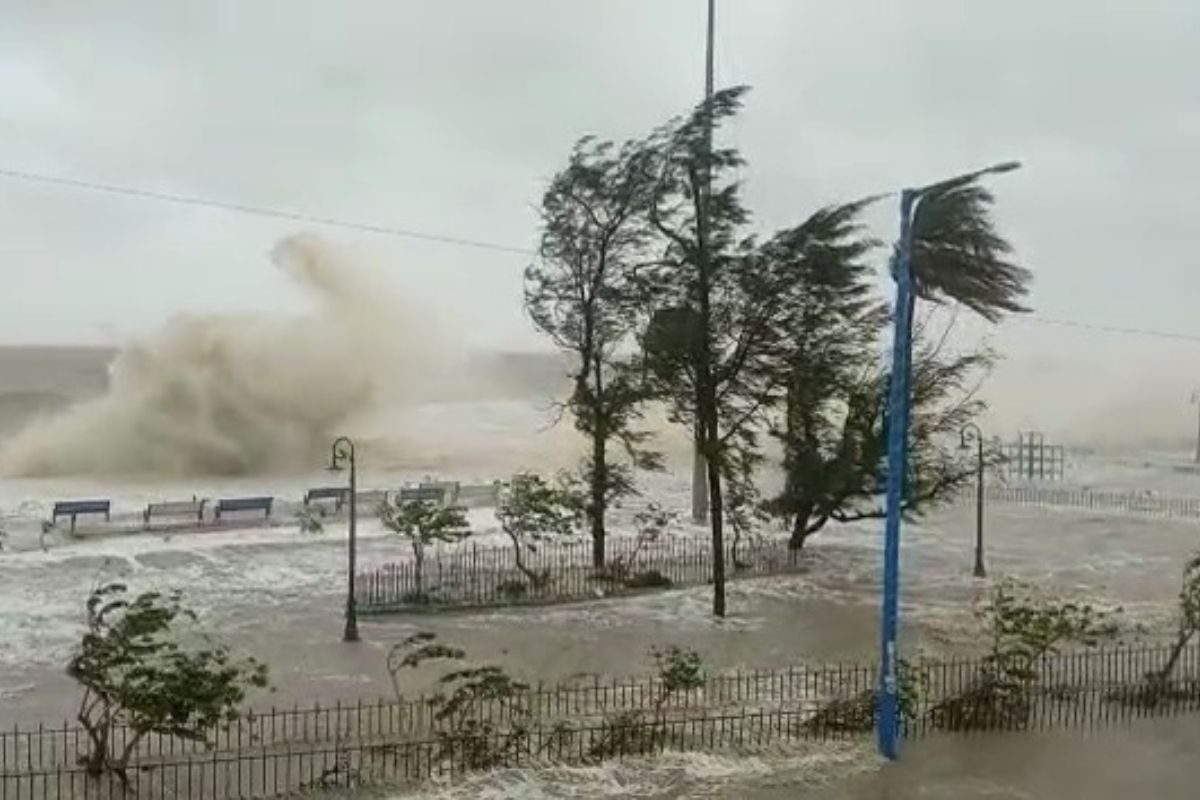 'Angels in Orange', Army & India Coast Guard Rush to Cyclone Yaas-hit ...