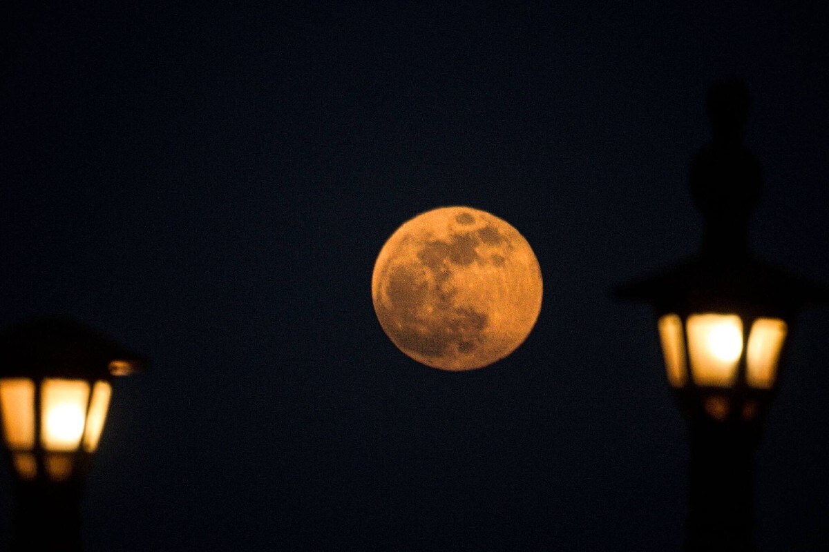 Lunar Eclipse 2021: Check Images of Super Blood Moon, Chandra Grahan ...