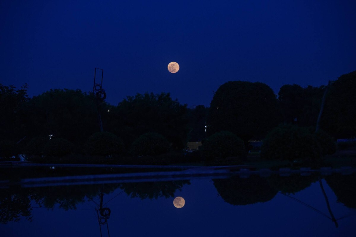 Lunar Eclipse 2021: Check Images of Super Blood Moon, Chandra Grahan ...