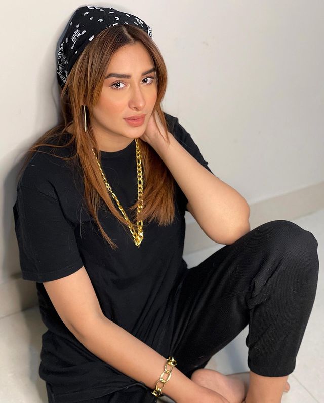 Mahira Sharma Looks Gorgeous In Smart Casuals, See The Diva's Smoking ...